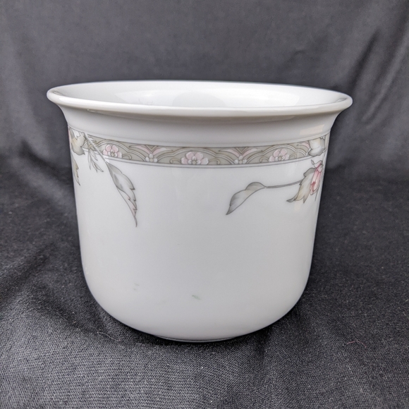 FTD | Accents | Vintage Ftd Planter Cache Pot Floral 98s Details | Poshmark